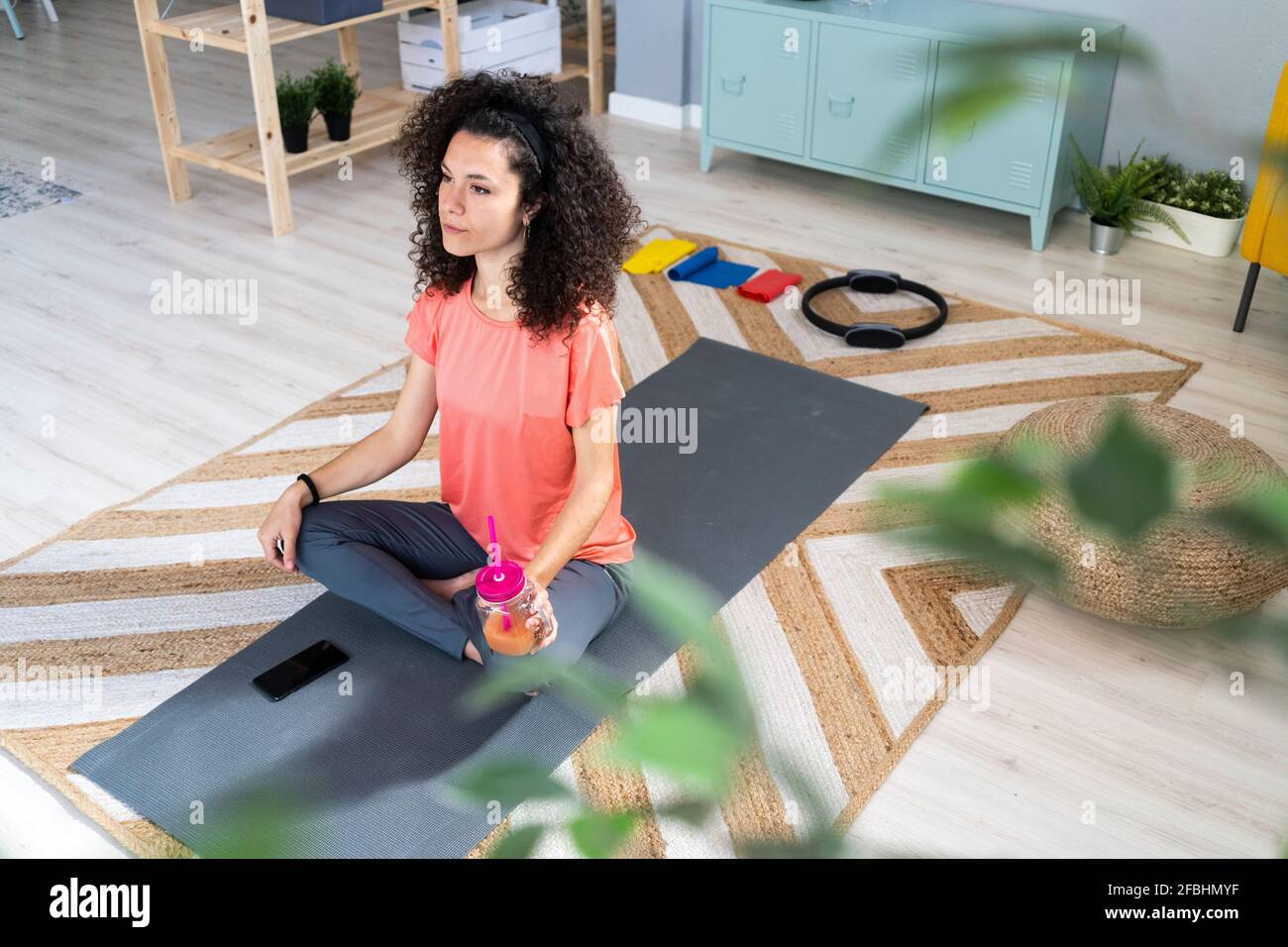 Juice woman gym hi-res stock photography and images - Alamy