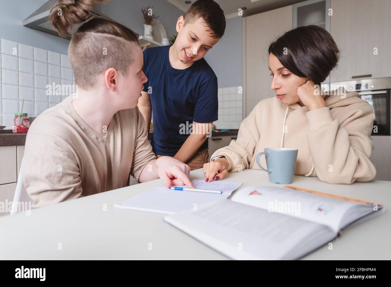 Complete table hi-res stock photography and images - Alamy