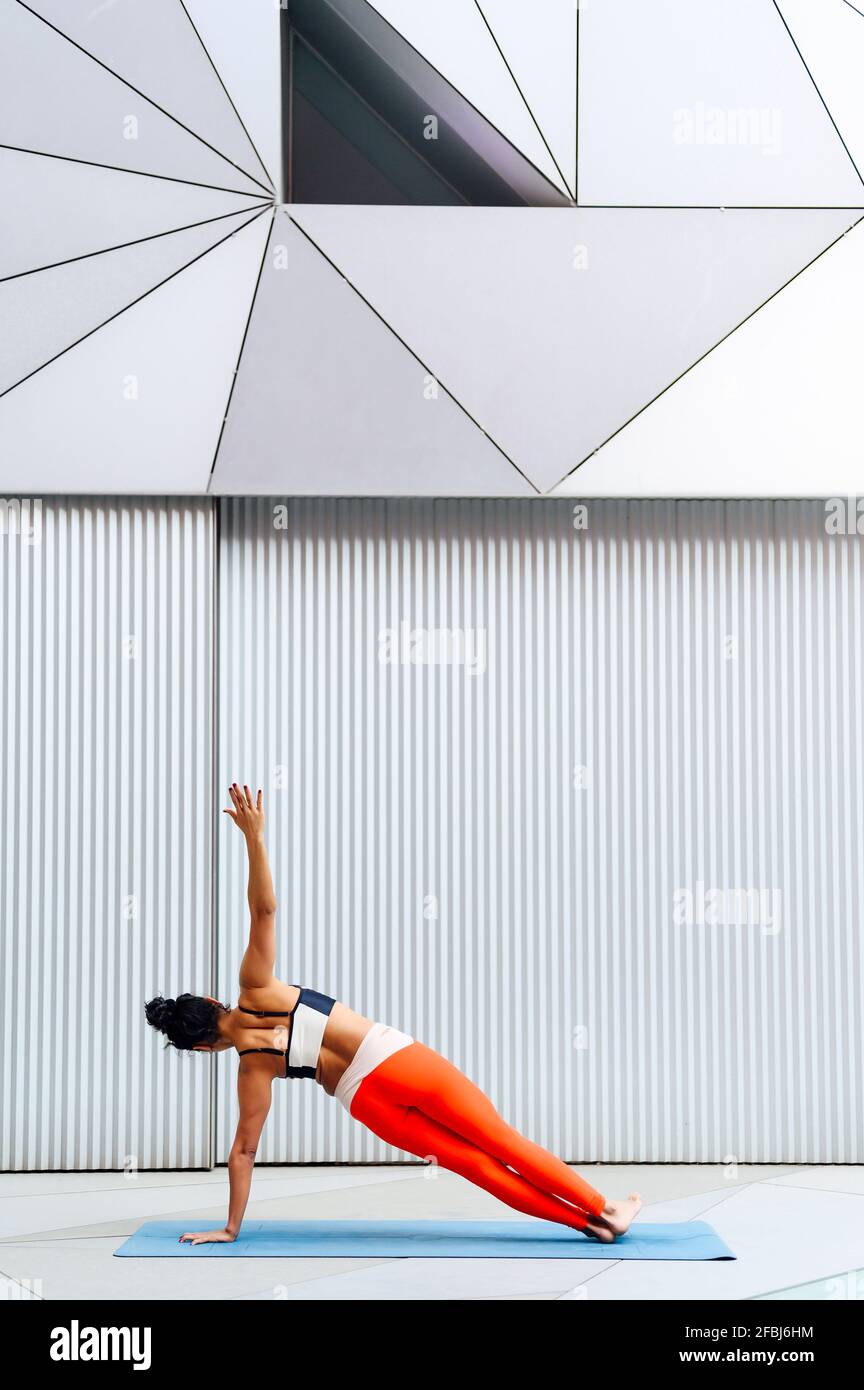 Female exercise plank hi-res stock photography and images - Alamy