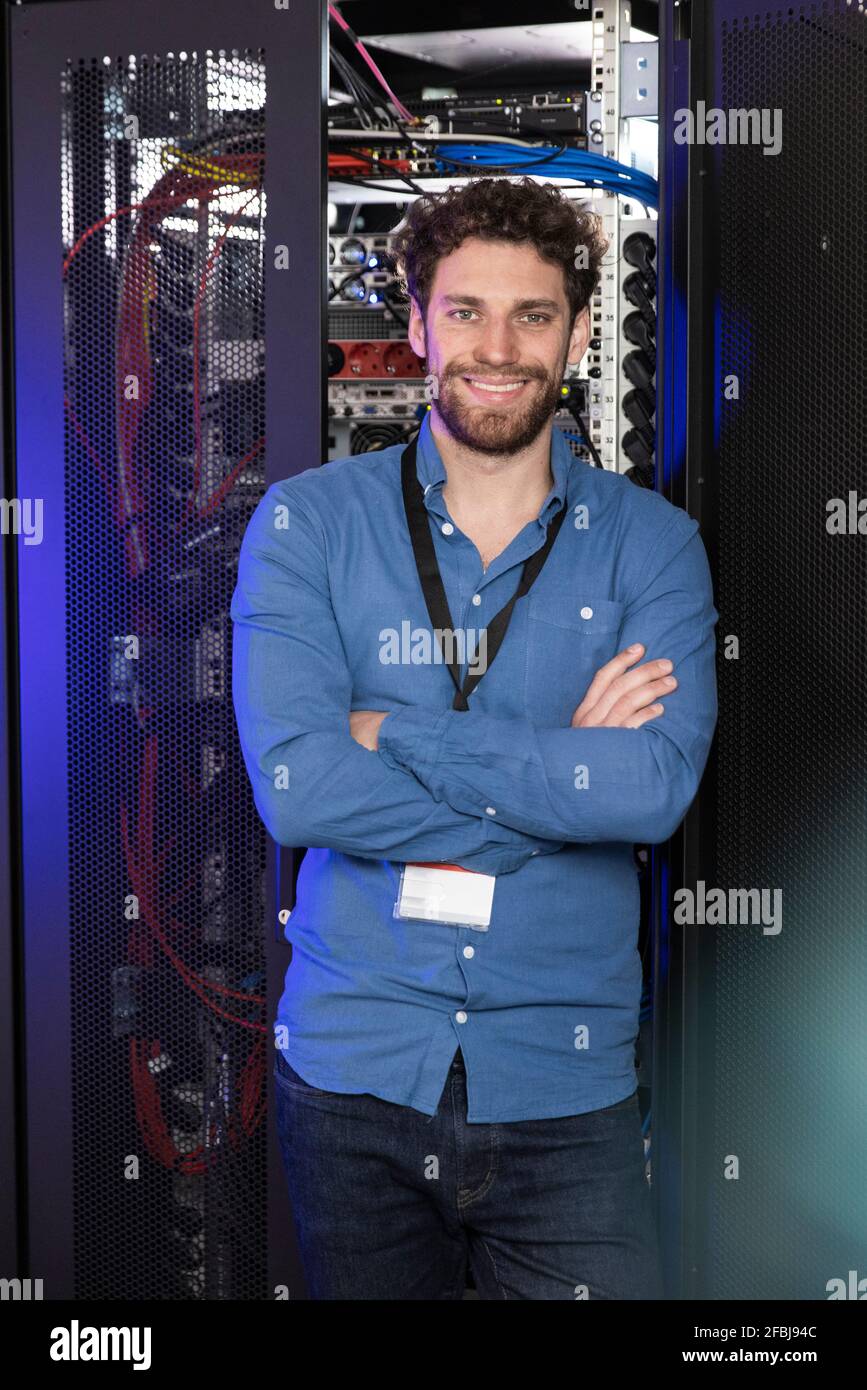 Data center support specialist image hi-res stock photography and ...