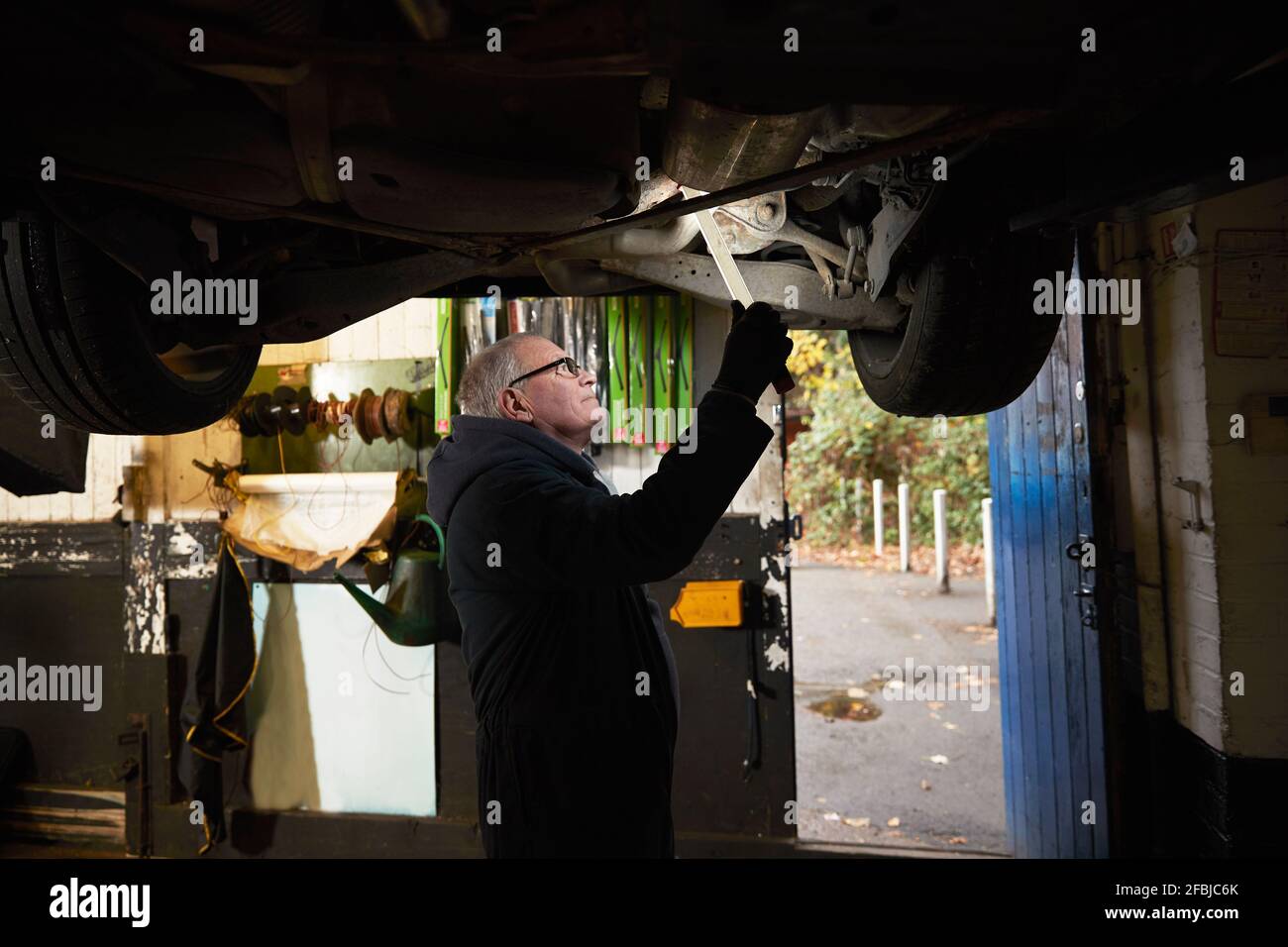 Old school mechanic workshop hi-res stock photography and images - Alamy