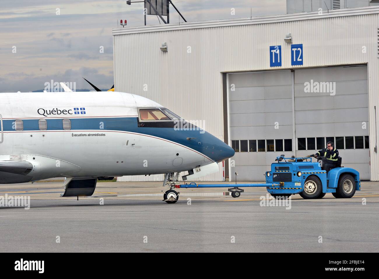 Quebec ambulance hi-res stock photography and images - Alamy