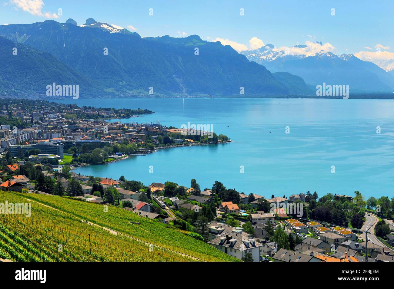 Town on lake geneva hi-res stock photography and images - Alamy