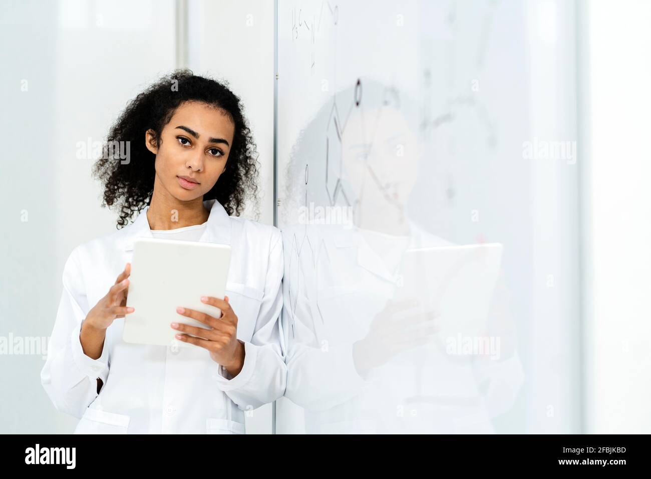 Scientist standing in front whiteboard hi-res stock photography and ...