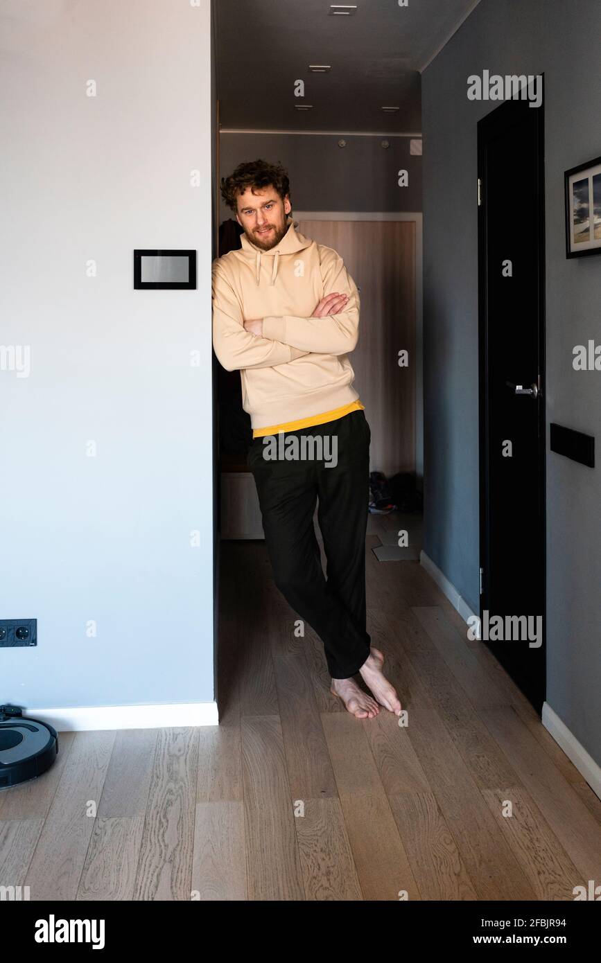 Arms full, doorway hi-res stock photography and images - Alamy