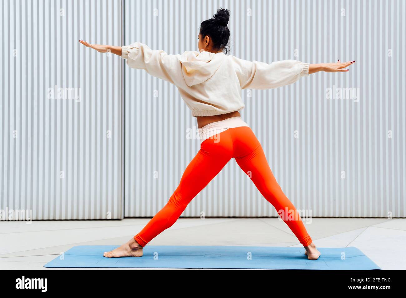 Female legs 40 rear view hi-res stock photography and images - Alamy