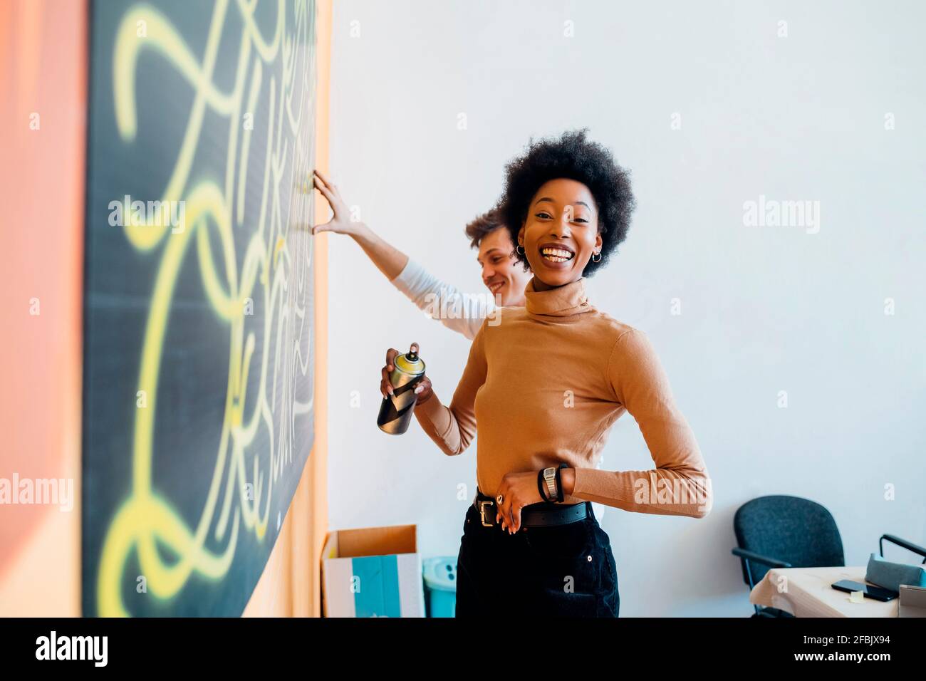 Man holding can spray paint hi-res stock photography and images - Alamy