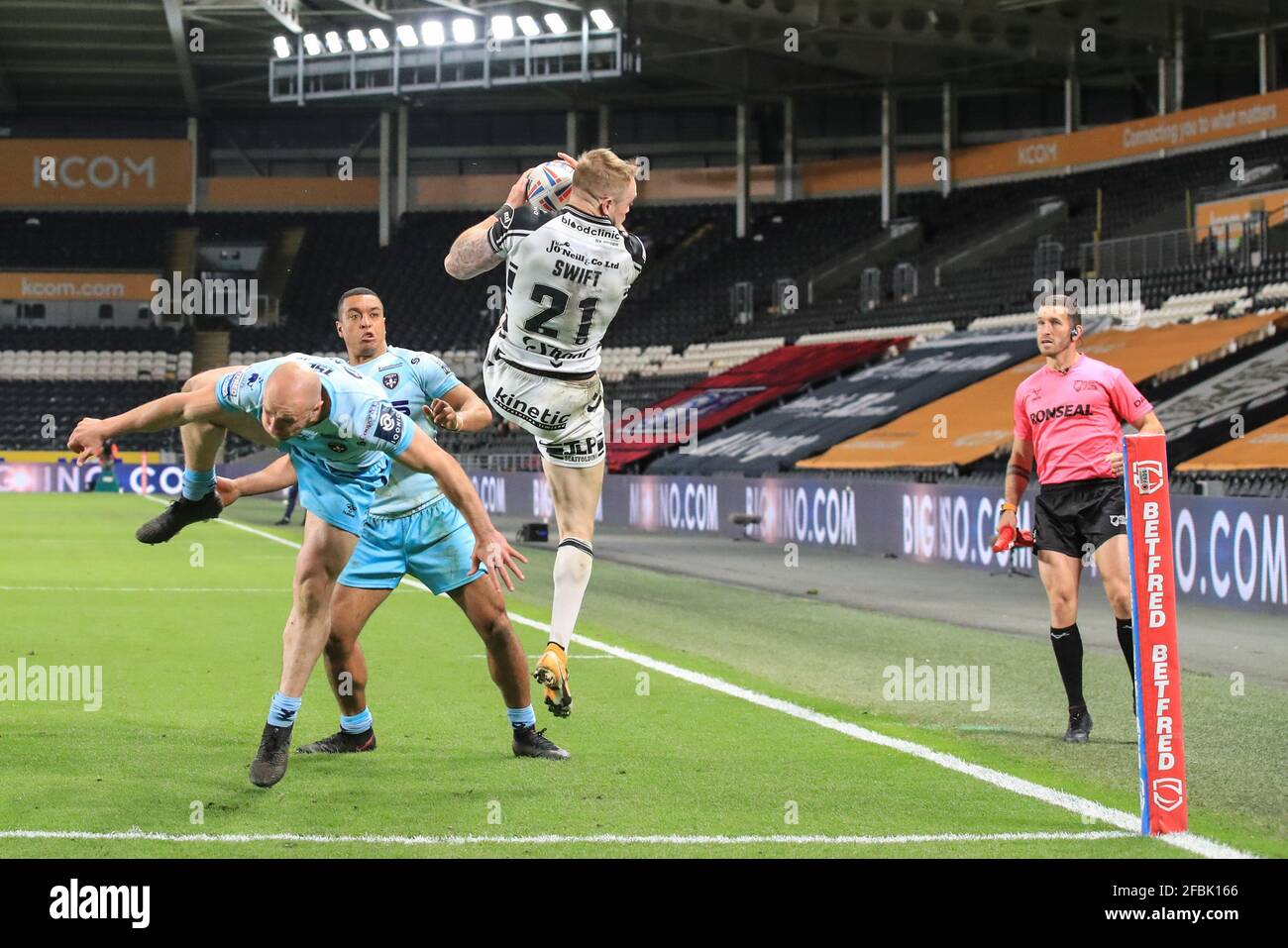 Adam Swift (21) of Hull FC catches the high-ball before going over for ...