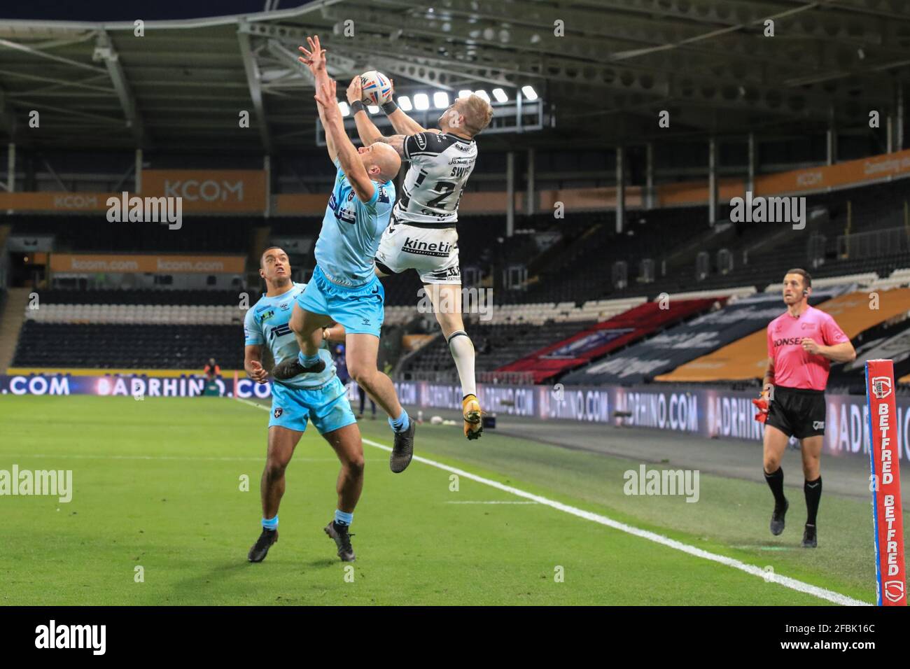 Adam Swift (21) of Hull FC catches the high-ball before going over for ...