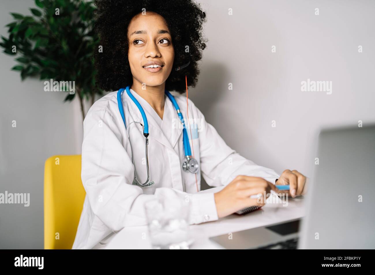 Black female doctor office sitting hi-res stock photography and images ...