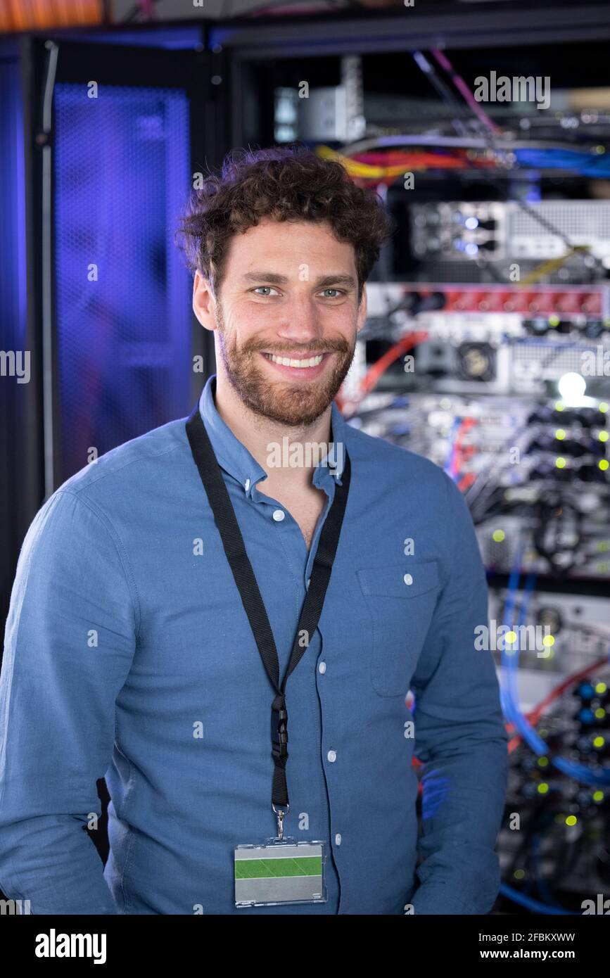 Data center support specialist image hi-res stock photography and ...