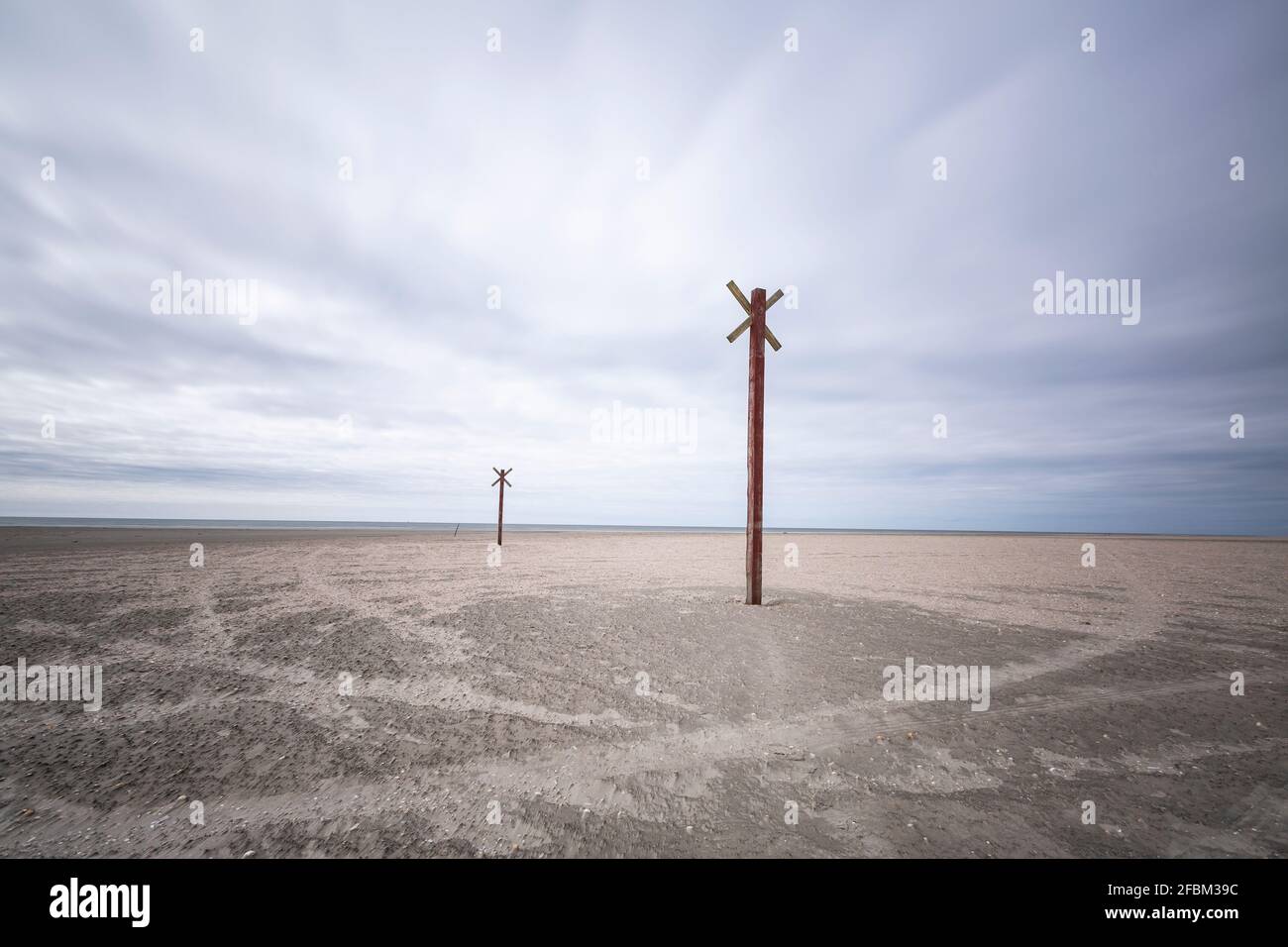 Markers along coastal beach hi-res stock photography and images - Alamy