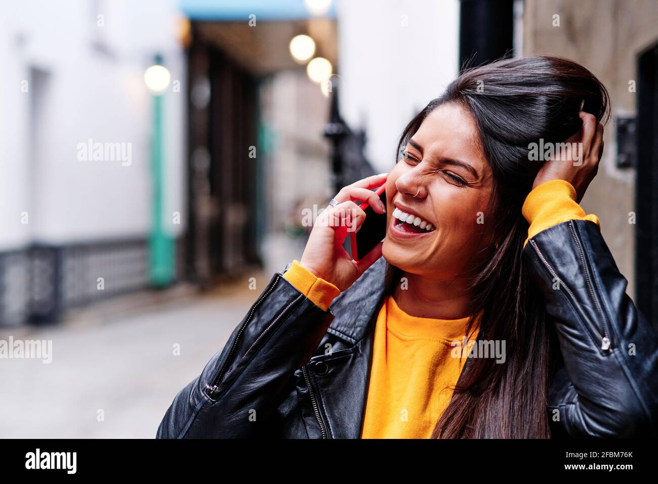 Woman squinting hi-res stock photography and images - Alamy