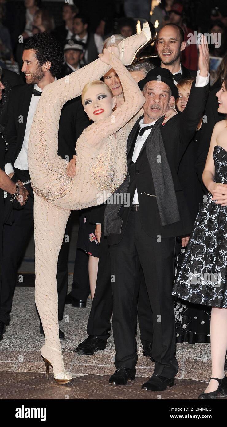 Contortionist zlata hi-res stock photography and images - Alamy