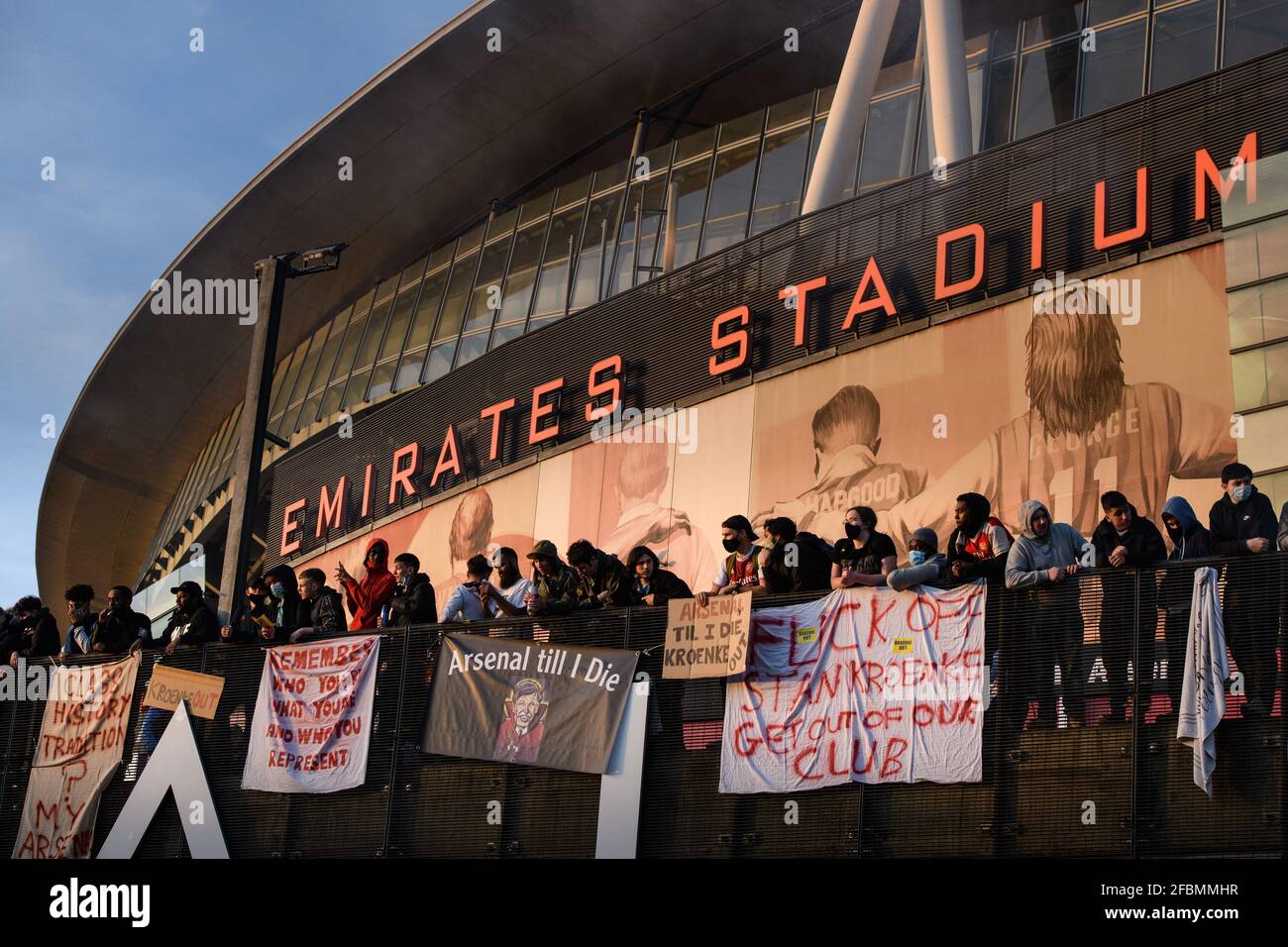 London, UK. 23 April 2021. Arsenal Fans protest against club owner Stan ...