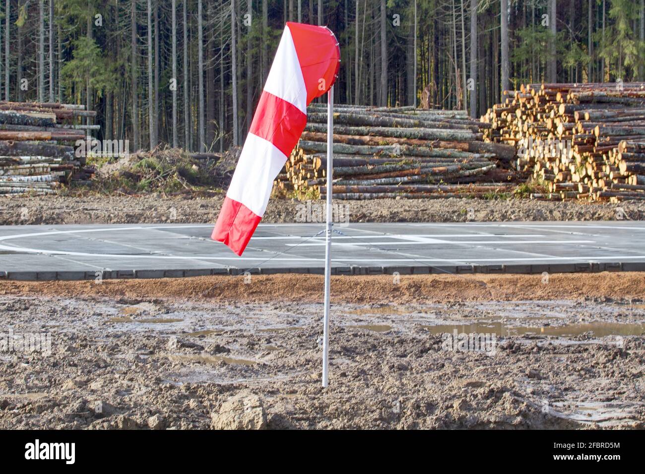 Helicopter logging hi-res stock photography and images - Alamy