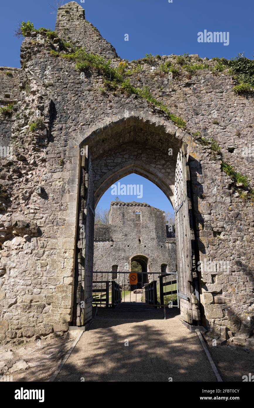 Gateway from the Upper Bailey to The Barbican in Chepstow Castle ...
