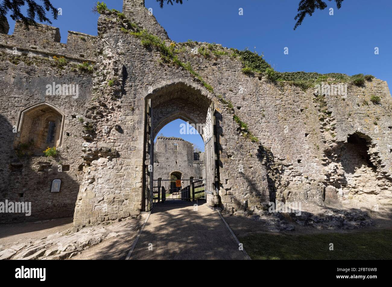 Gateway from the Upper Bailey to The Barbican in Chepstow Castle ...