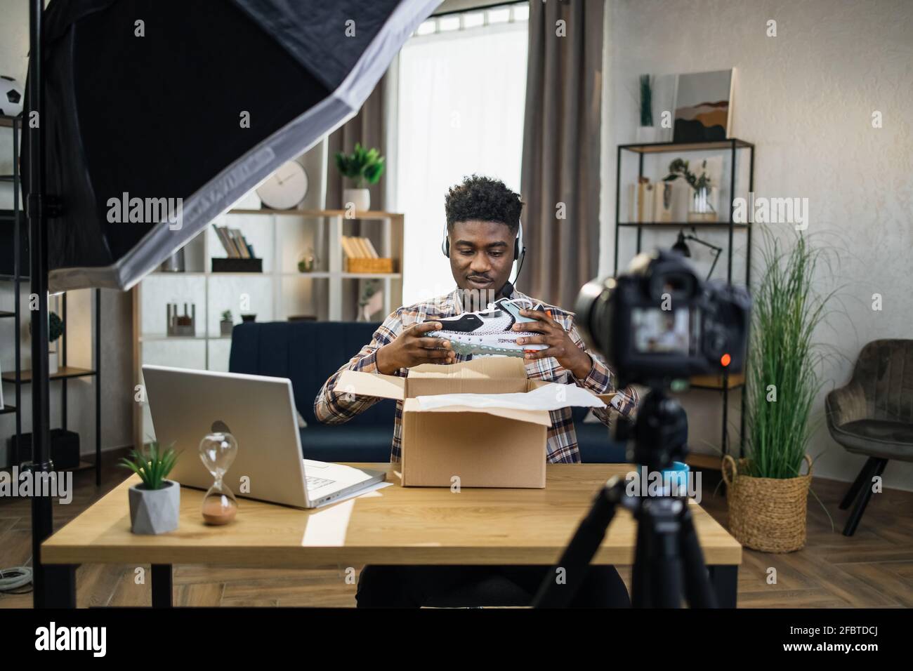 Unpacking video hi-res stock photography and images - Alamy