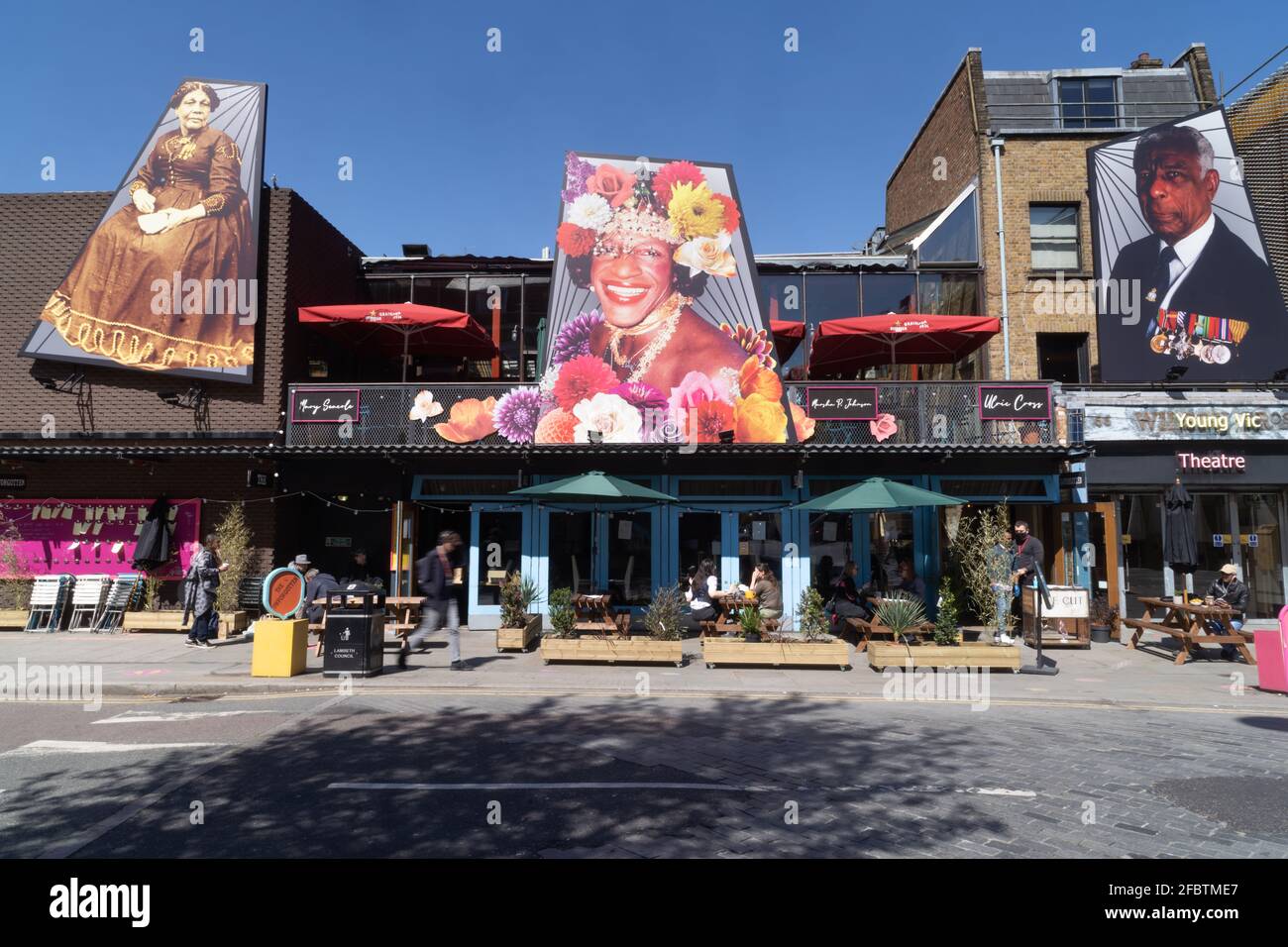 Young Vic theatre Stock Photo - Alamy