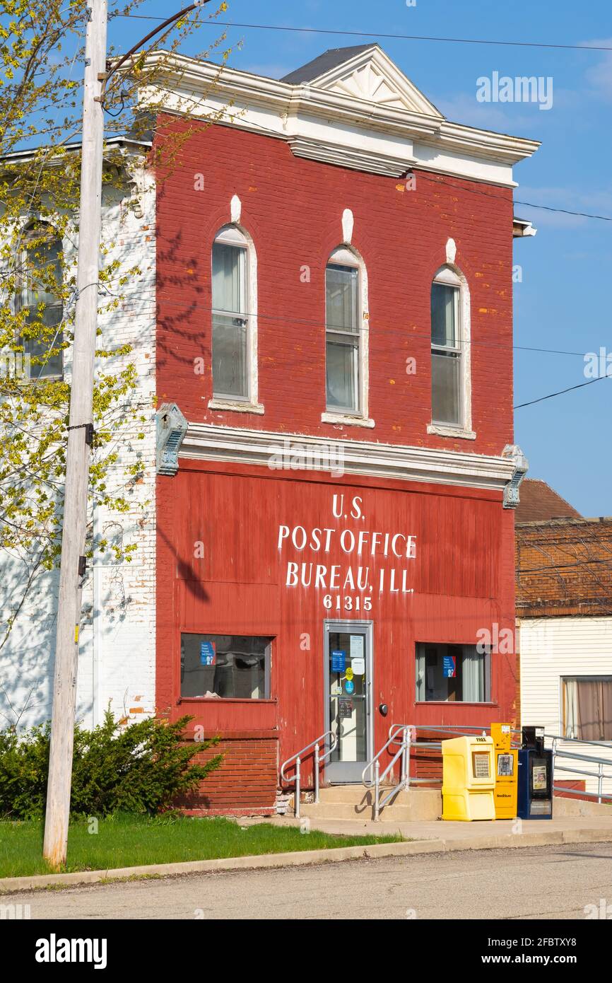Small house bureau hi-res stock photography and images - Alamy