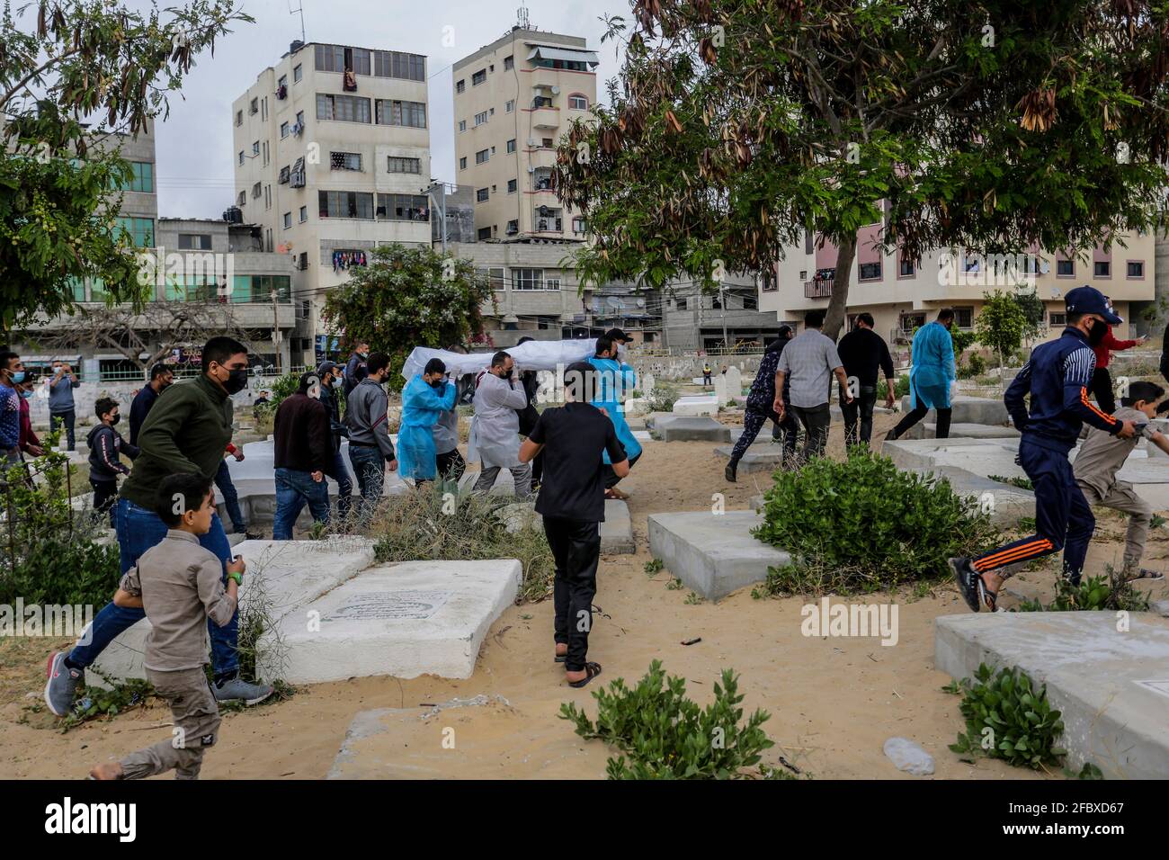 Gaza City, The Gaza Strip, Palestine. 23rd Apr, 2021. Palestinians ...