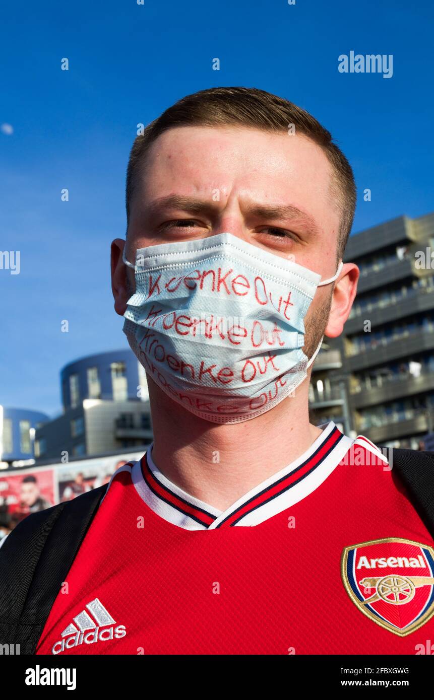 Arsenal fans stage protest against Kroenke outside stadium 23.04.21 ...