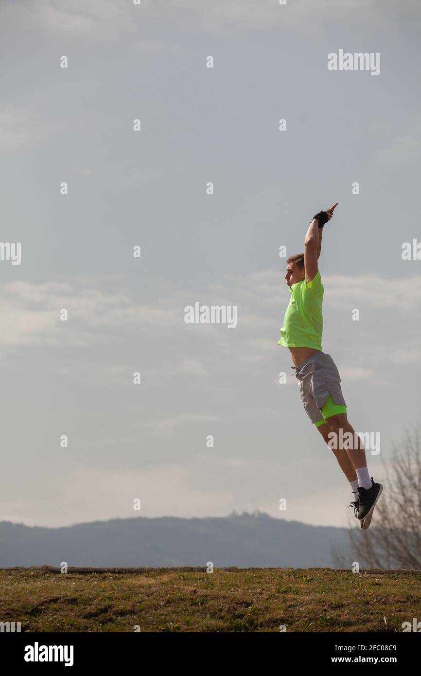 Muscle man exercise outside jump hi-res stock photography and images ...