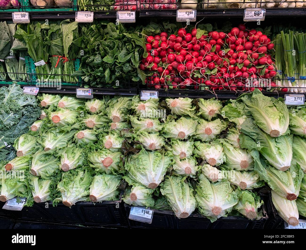 Vegetables at grocery store hi-res stock photography and images - Alamy