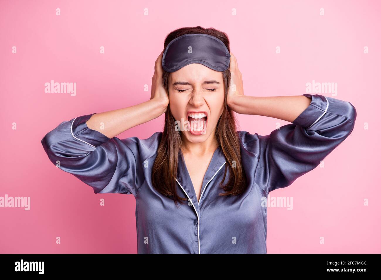 Photo portrait of screaming girl covering ears with hands isolated on ...
