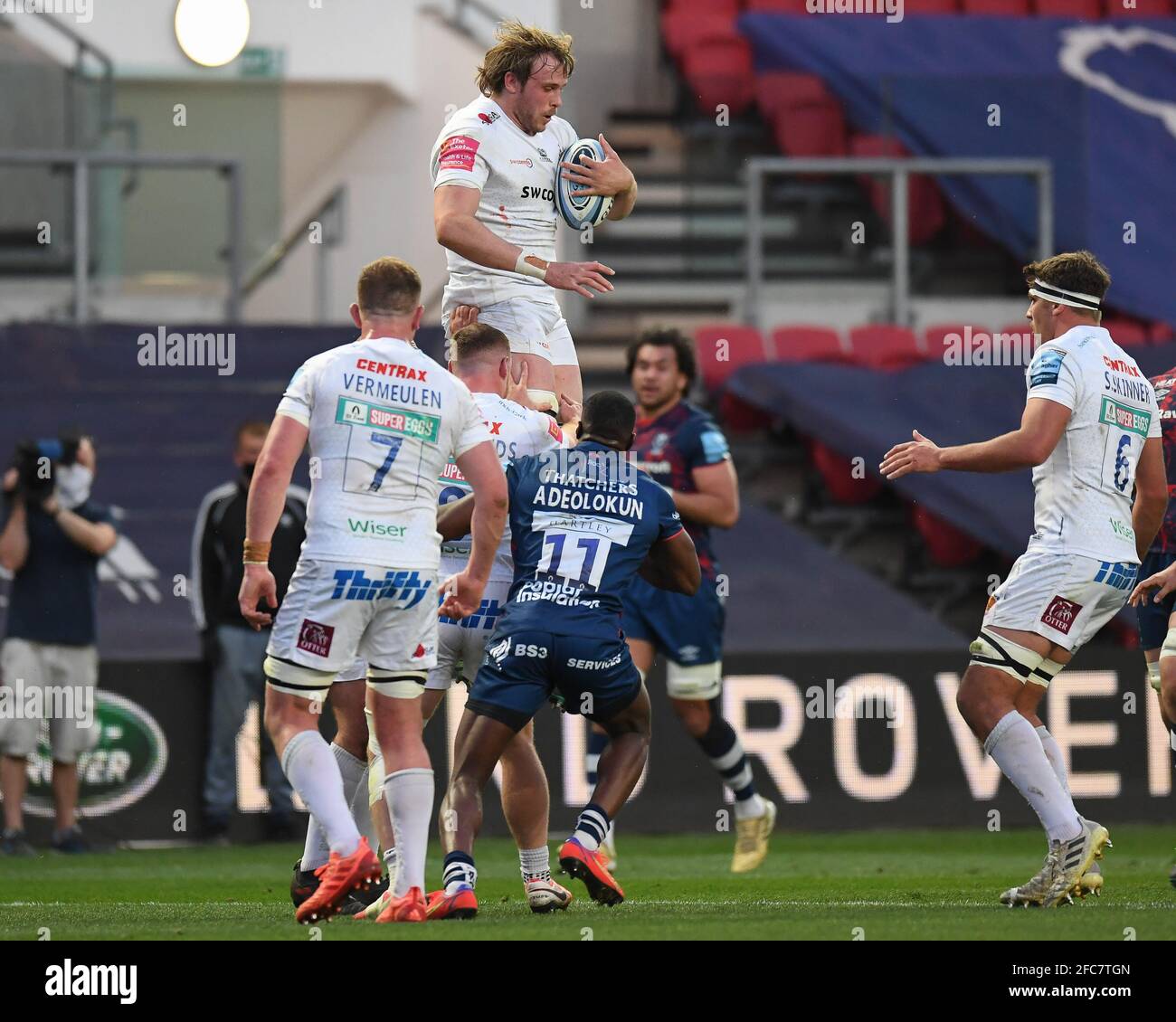 Jonny Gray of Exeter Chiefs wins the high ball Stock Photo - Alamy