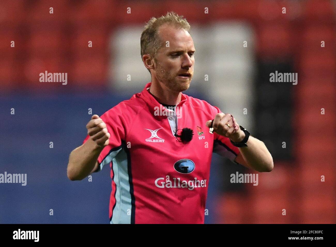 Referee Wayne Barnes in action during the game Stock Photo - Alamy