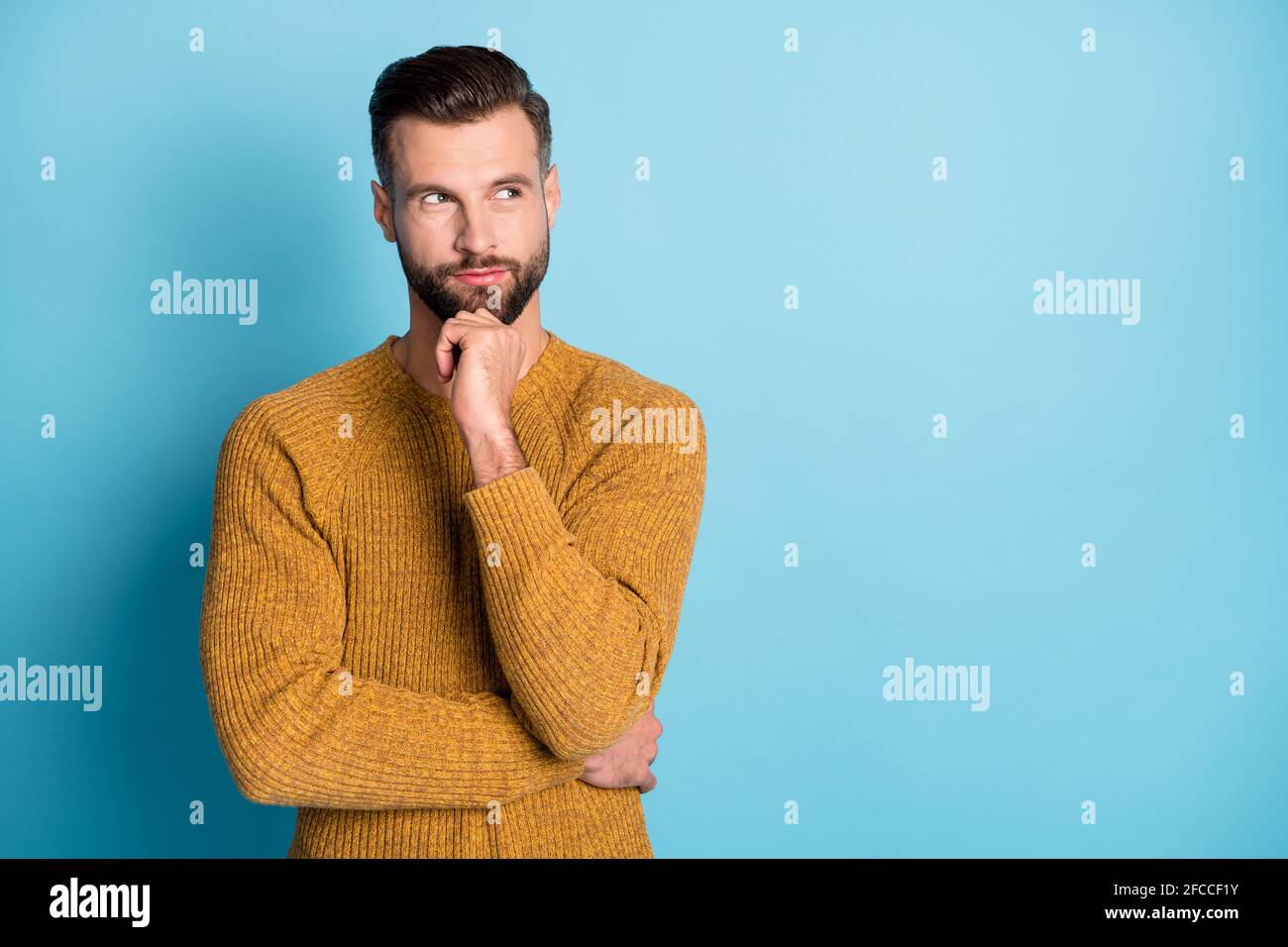 Photo of young attractive handsome thoughtful man thinking look ...