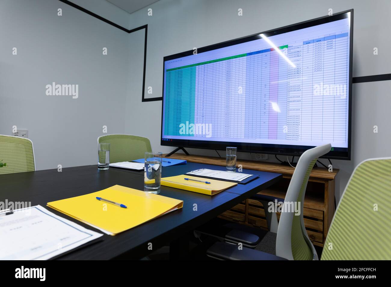 Office table hi-res stock photography and images - Alamy