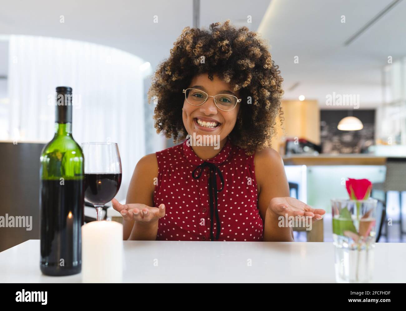 Dinner date table hi-res stock photography and images - Alamy