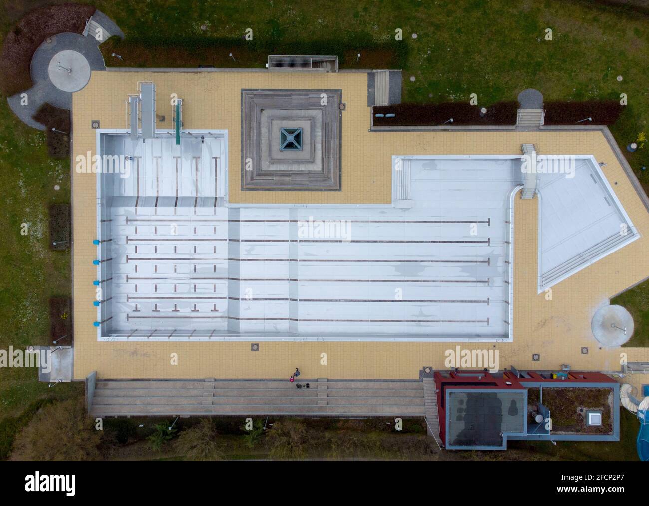 Bad Soden Am Taunus, Germany. 19th Apr, 2021. A pool employee walks ...