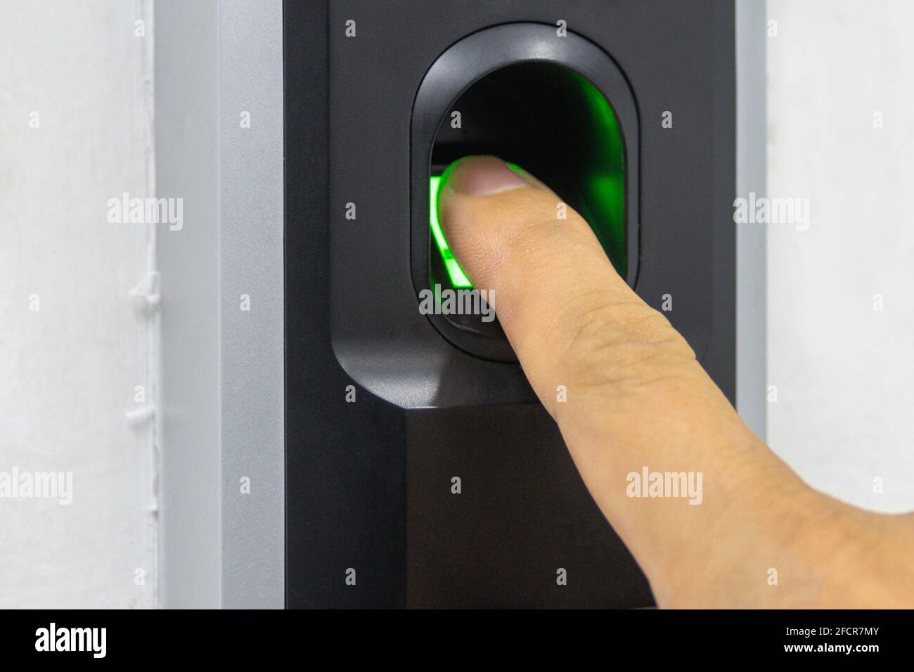 FINGER SCAN SYSTEMS VERIFICATION FOR DOOR Stock Photo - Alamy