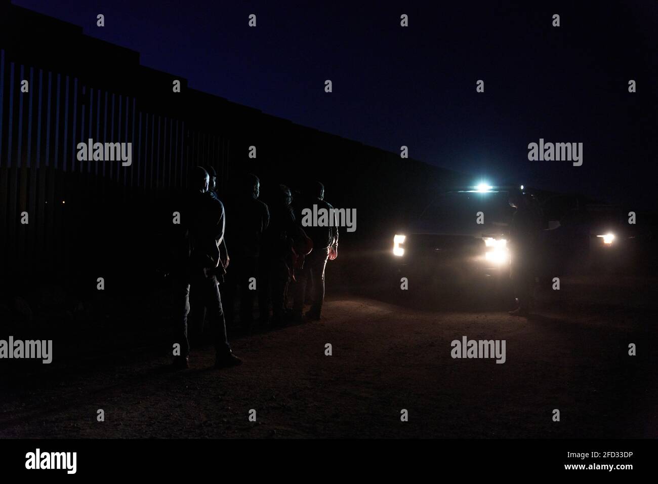Yuma, Arizona, USA. 21st Apr, 2021. Asylum seeking migrants surrender ...