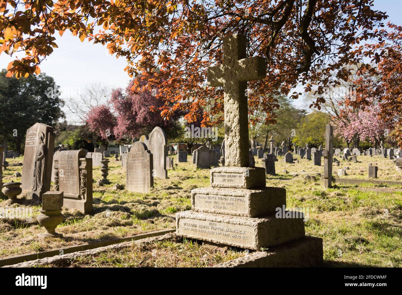 A Christian graveyard cross in North Sheen Cemetery, Mortlake, London ...