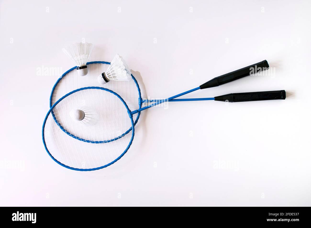 Badminton set - two racquets and shuttlecocks Stock Photo - Alamy