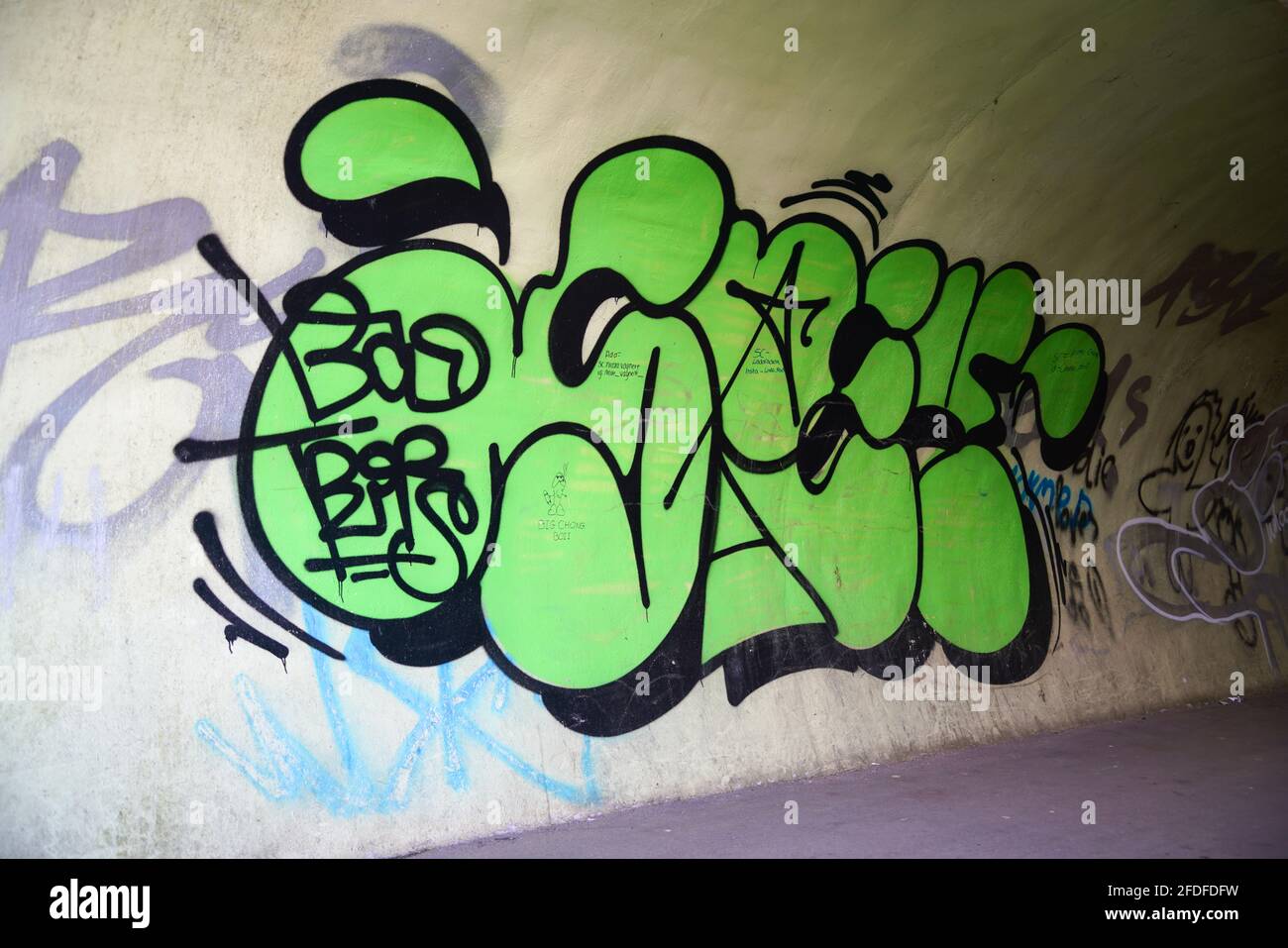 Graffiti Backgrounds For Myspace Curb Sights