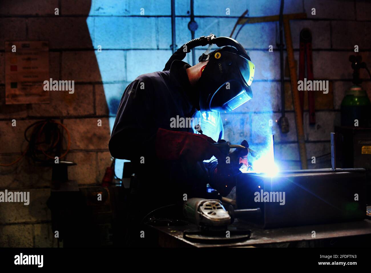 Engineering workshop hi-res stock photography and images - Alamy