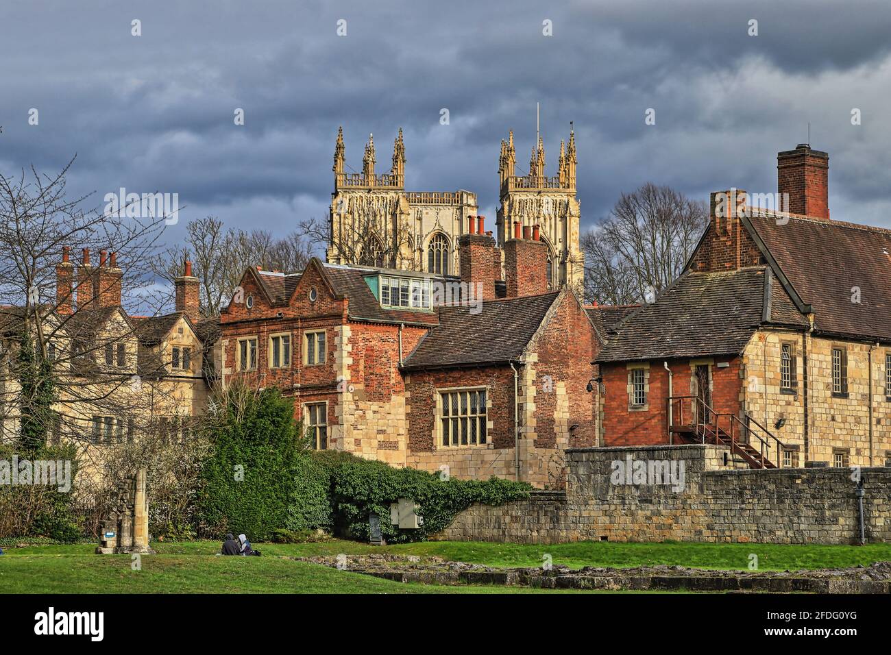 Classic view of york hi-res stock photography and images - Alamy