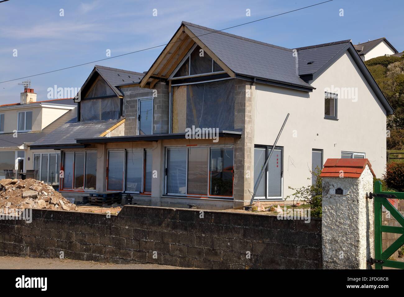 Two storey bay window hi-res stock photography and images - Alamy