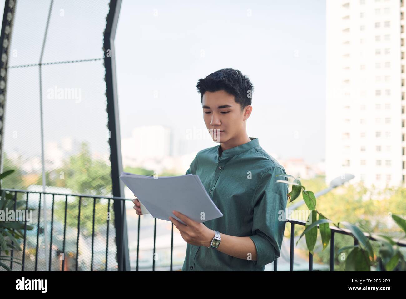 Man reading paper outdoors hi-res stock photography and images - Alamy