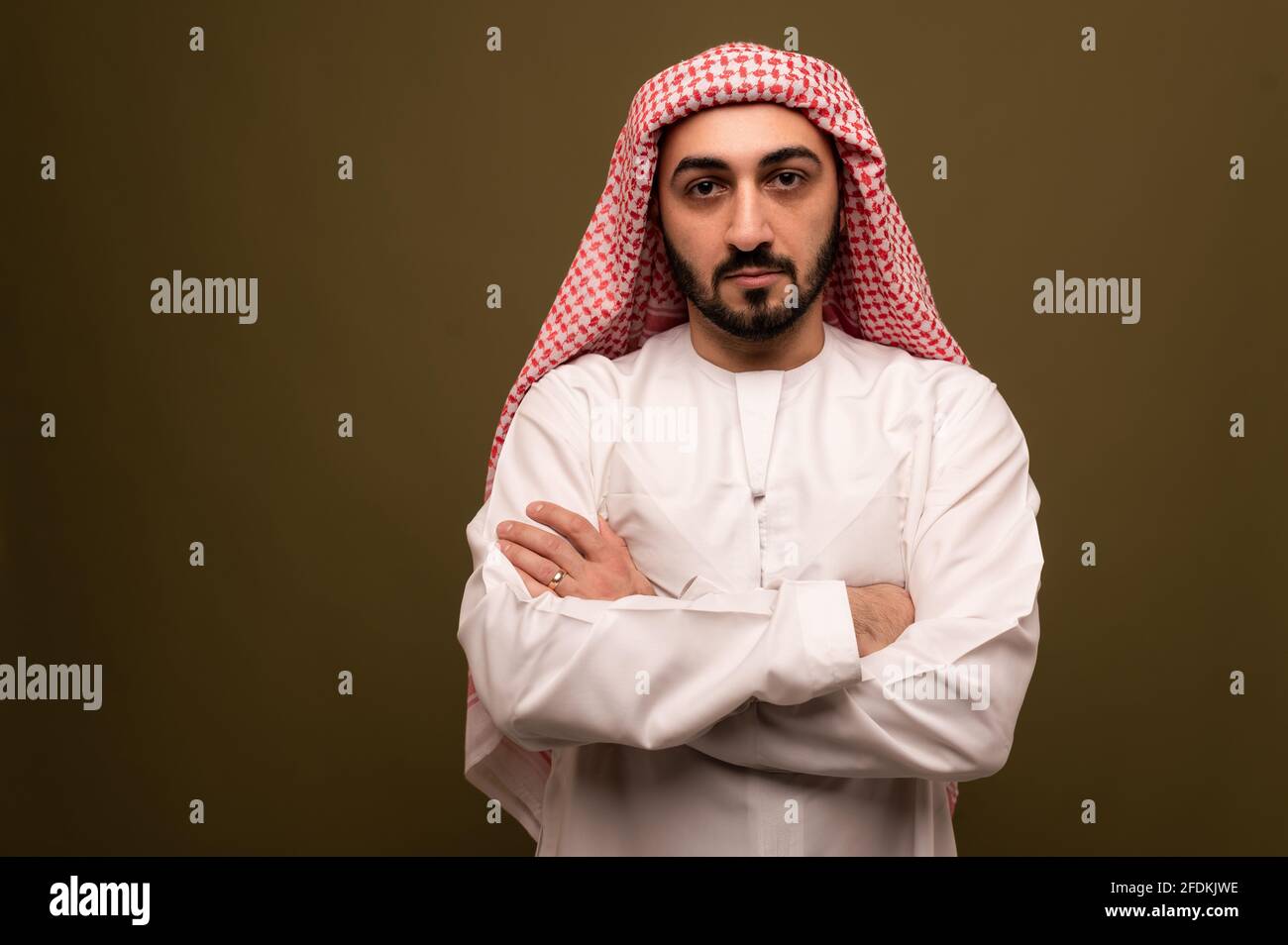 Arab man in traditional dress hi-res stock photography and images - Alamy