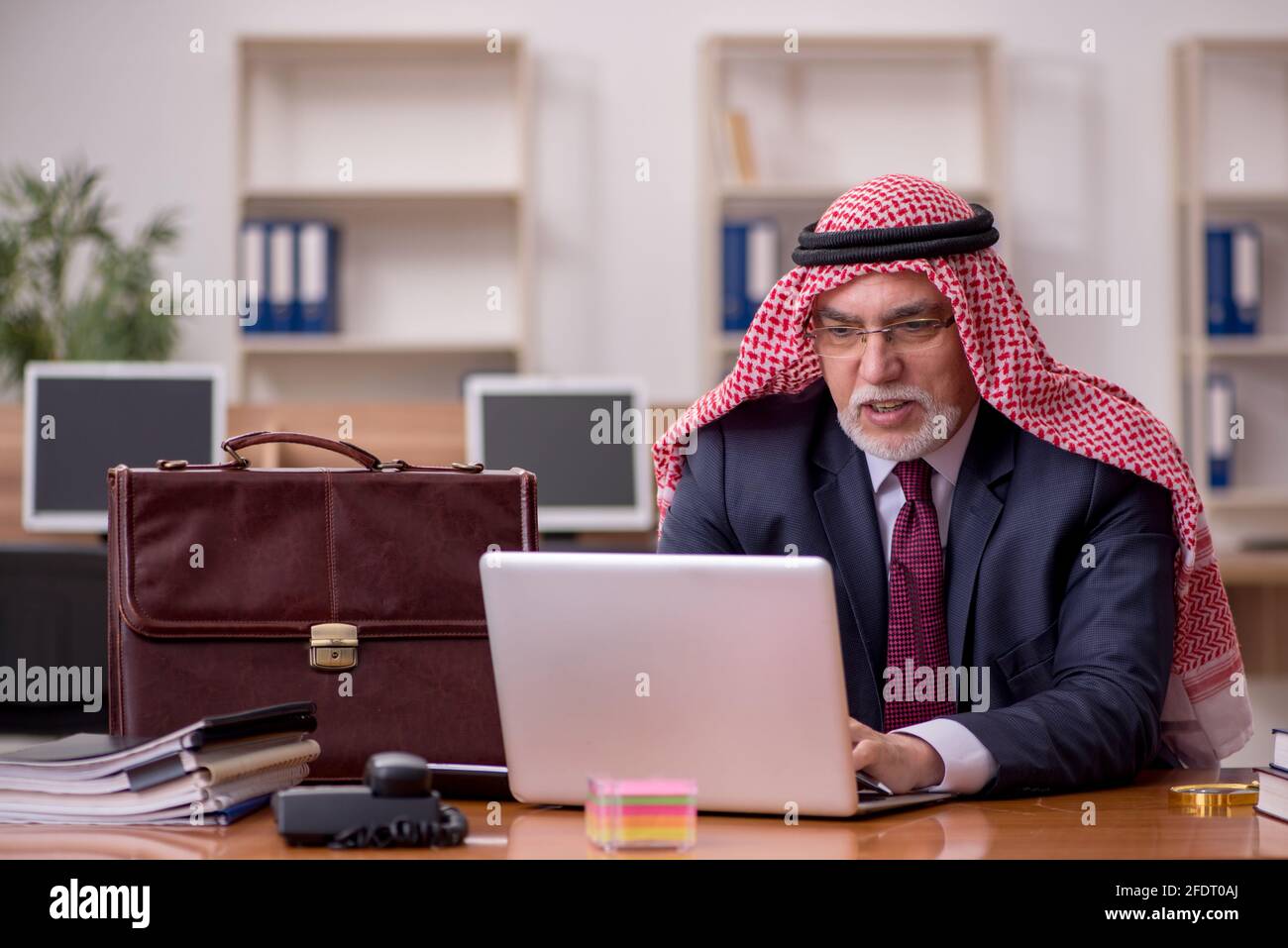 Old arabic documents hi-res stock photography and images - Alamy