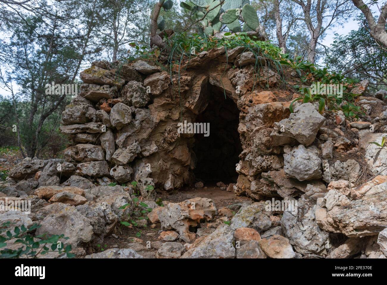 Historical grotto hi-res stock photography and images - Alamy
