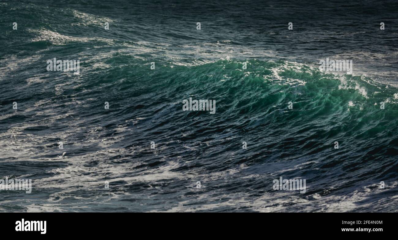 A glassy wave about to crash Stock Photo - Alamy
