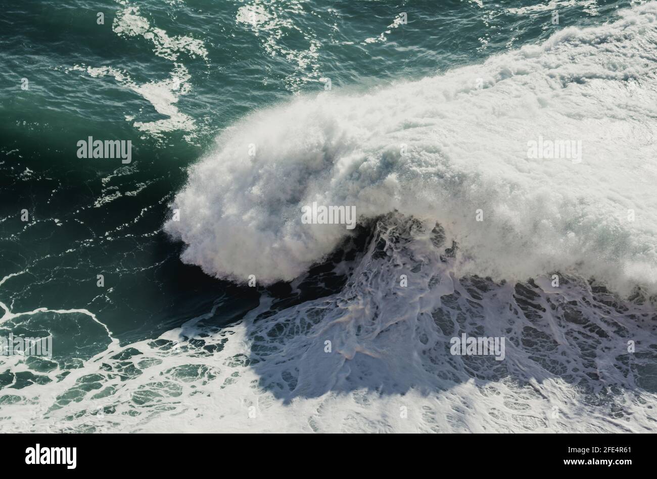 Scary waves hi-res stock photography and images - Alamy